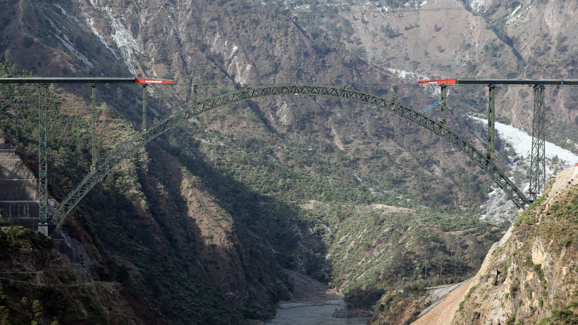 Spanning the void - Bridge Design & Engineering (Bd & e)