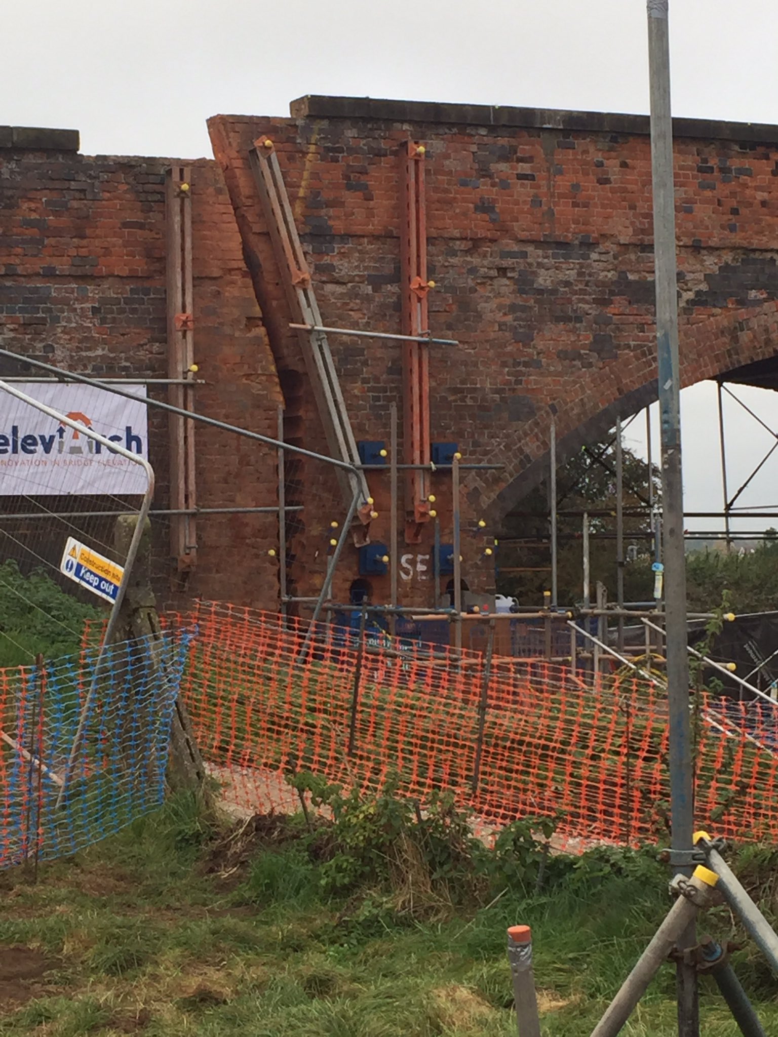 Arch bridge raised in world-first - Bridge Design & Engineering (Bd & e)